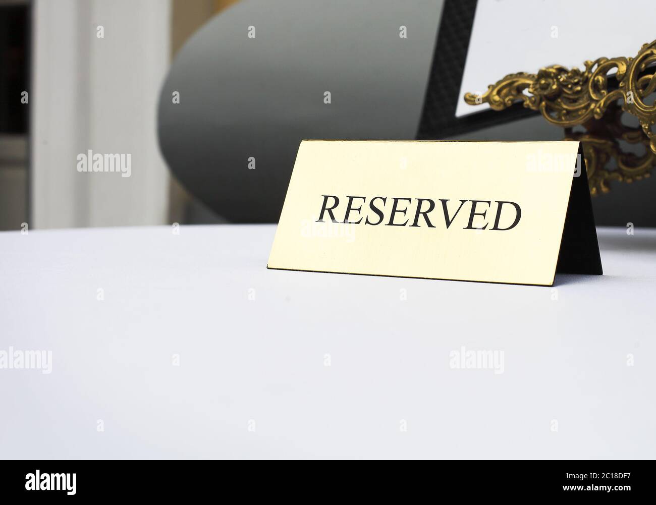 Reservations restaurant hi-res stock photography and images - Alamy