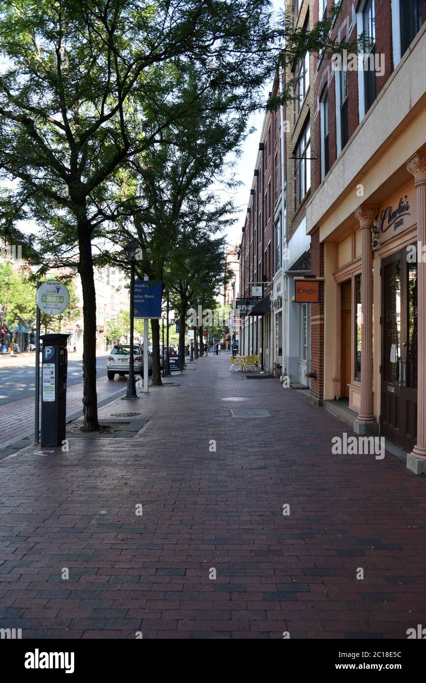 Quaint street in old hi-res stock photography and images - Alamy