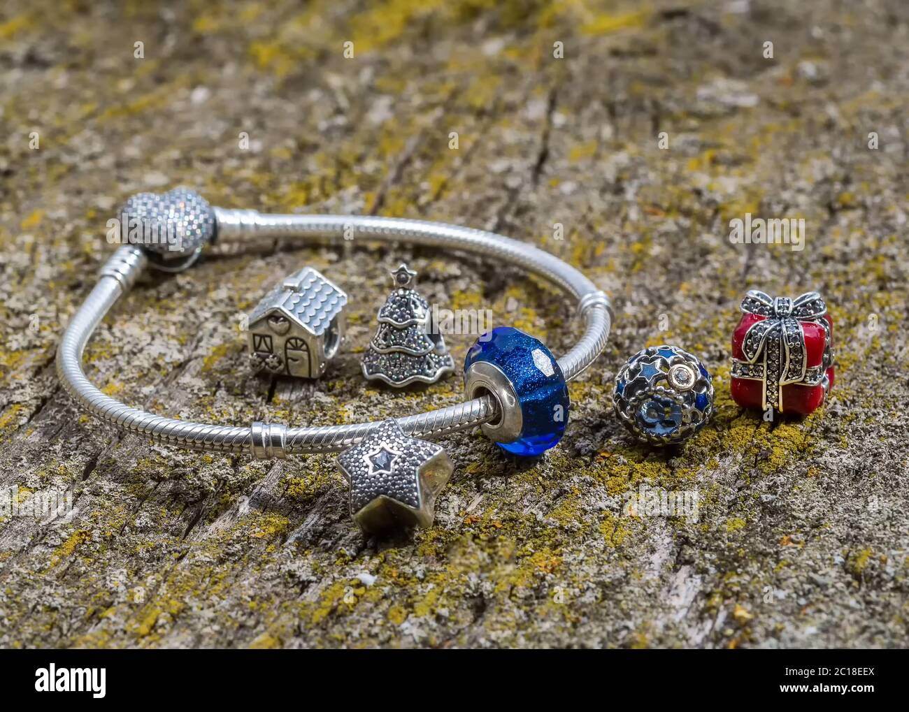 Macro jewelry hi-res stock photography and images - Alamy