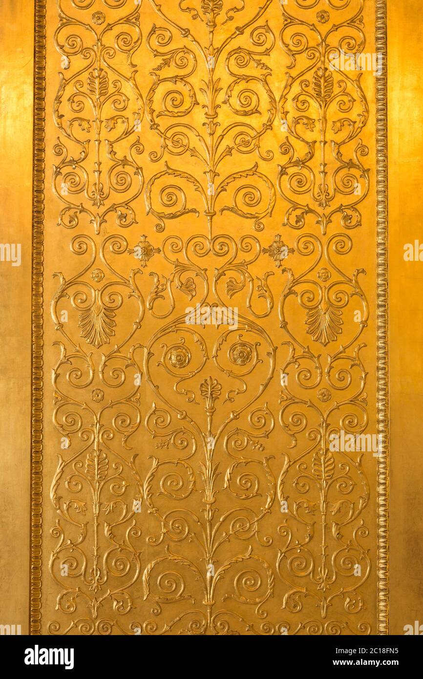 Brocade wallpaper hi-res stock photography and images - Alamy