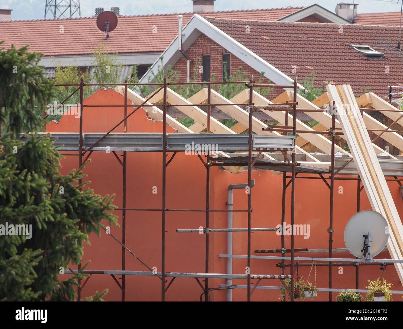 house roof construction Stock Photo - Alamy