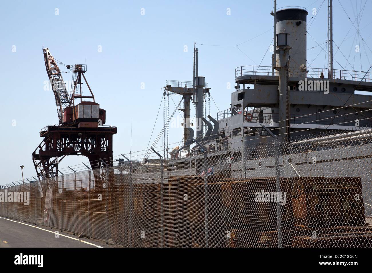 San francisco bay naval shipyard hi-res stock photography and images ...