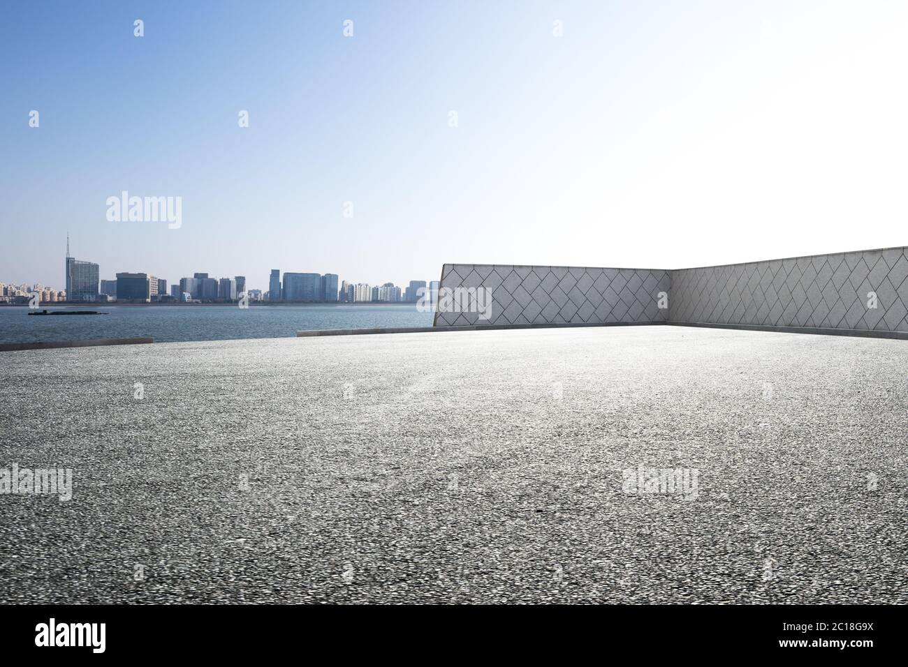 Emtpy buildings hi-res stock photography and images - Alamy