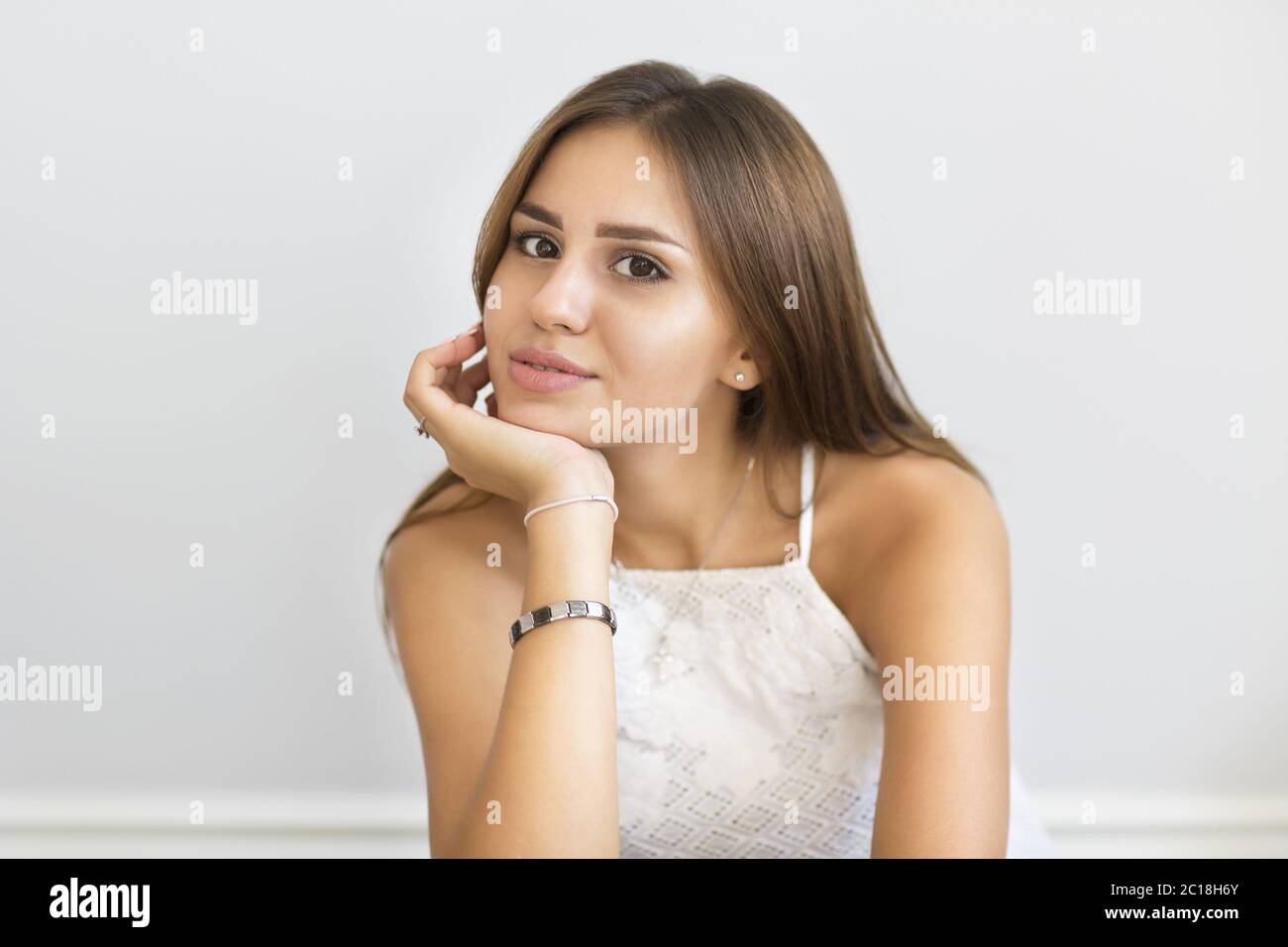 Portrait of beautiful young teen girl Stock Photo - Alamy