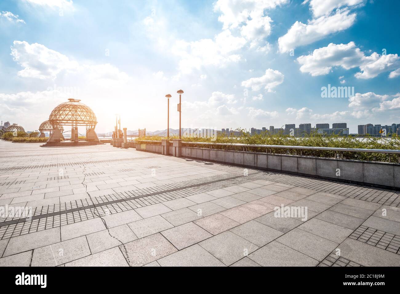 empty sidewalk near modern building Stock Photo - Alamy