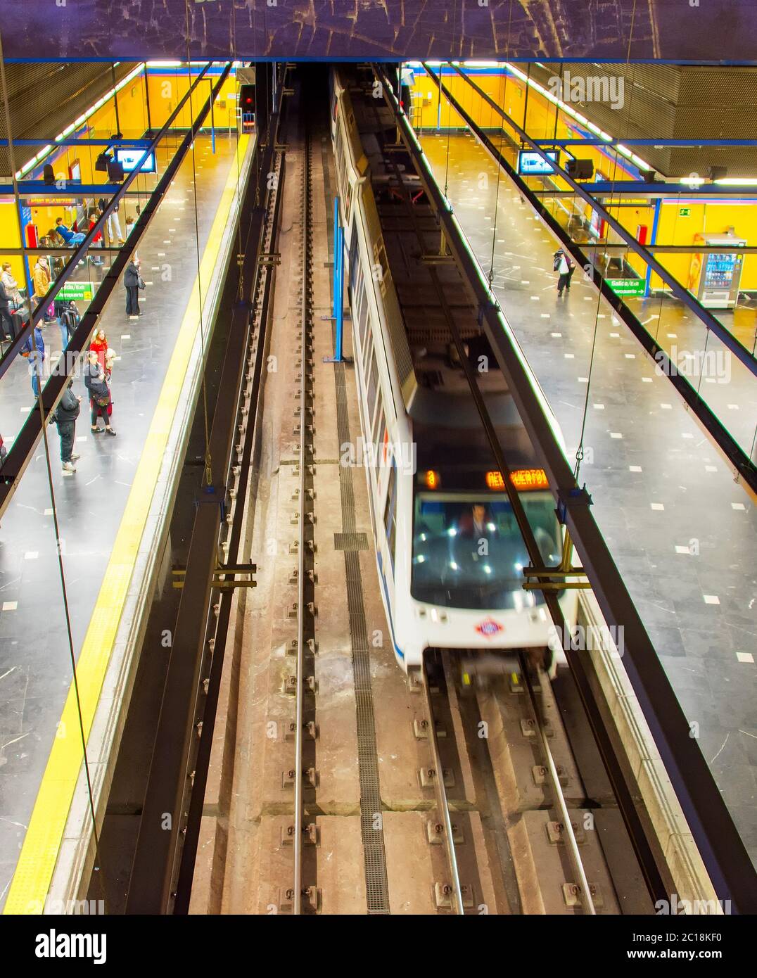 Metro madrid interior hi-res stock photography and images - Alamy