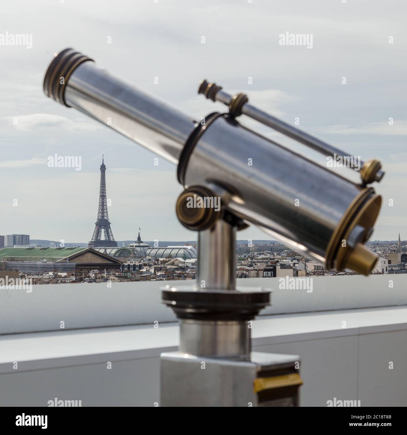 Paris telescope hi-res stock photography and images - Alamy