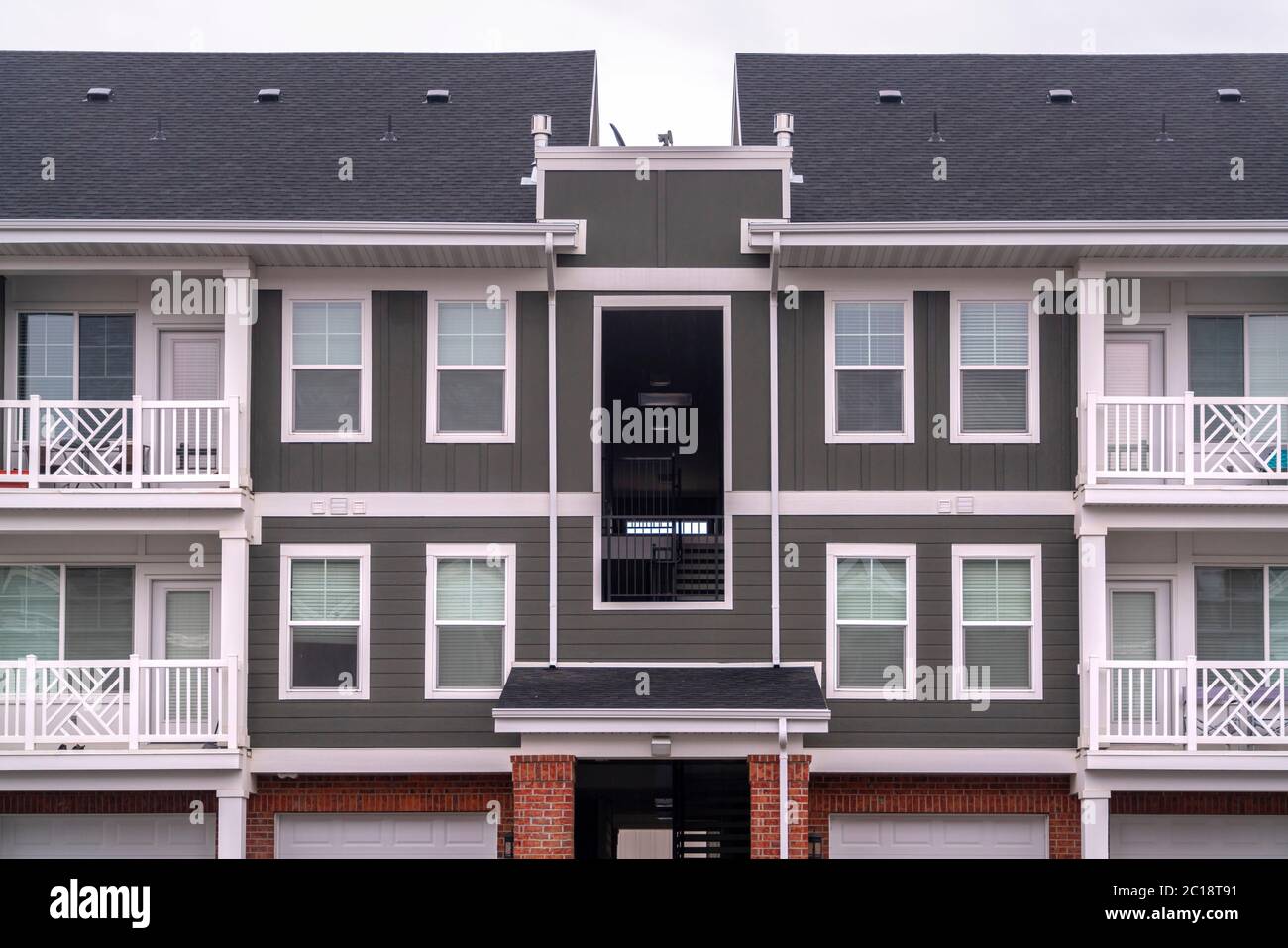 Brick residential apartment block hi-res stock photography and images ...