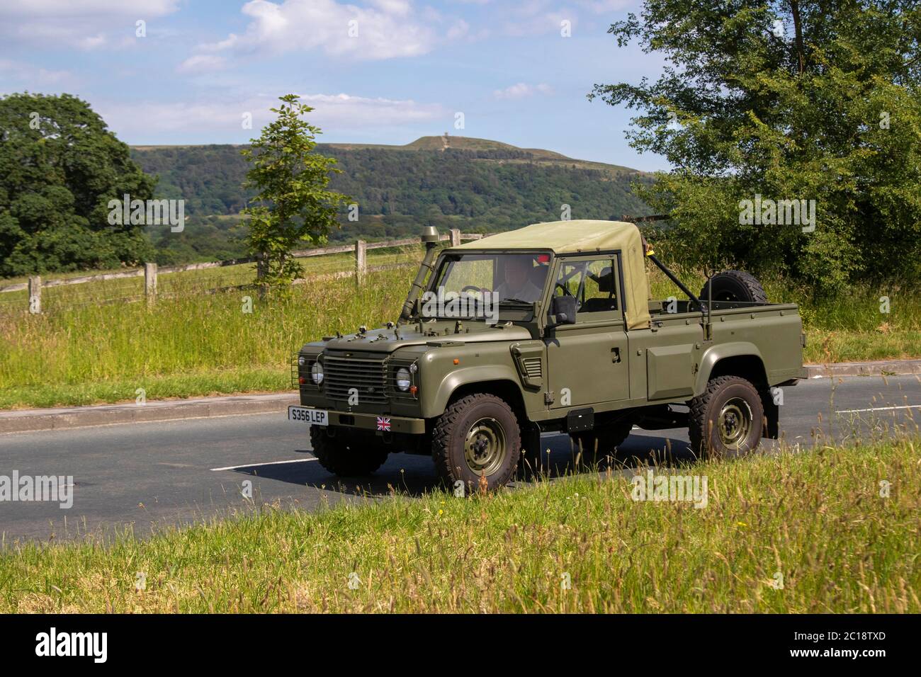 Land rover discovery 1998 green hi-res stock photography and images - Alamy