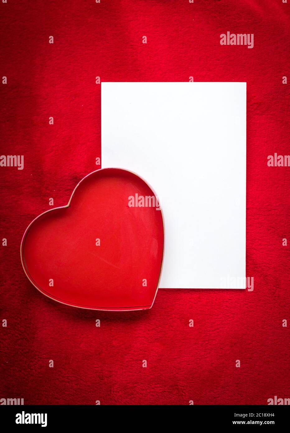 Valentines day empty greeting card with red hearts Stock Photo - Alamy