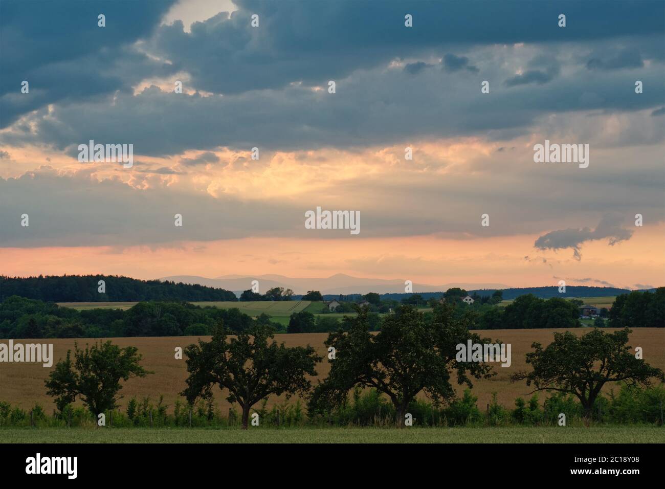 Storm over land hi-res stock photography and images - Alamy