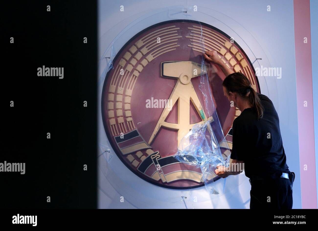 Gdr emblem hi-res stock photography and images - Alamy