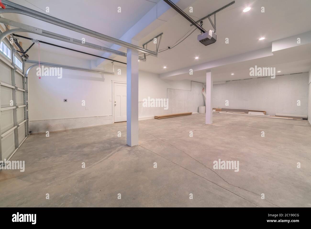 Garage, interior, lights hi-res stock photography and images - Alamy