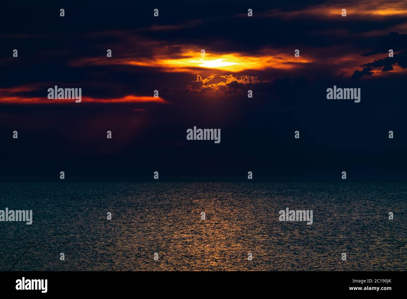 Dramatic horizon hi-res stock photography and images - Alamy