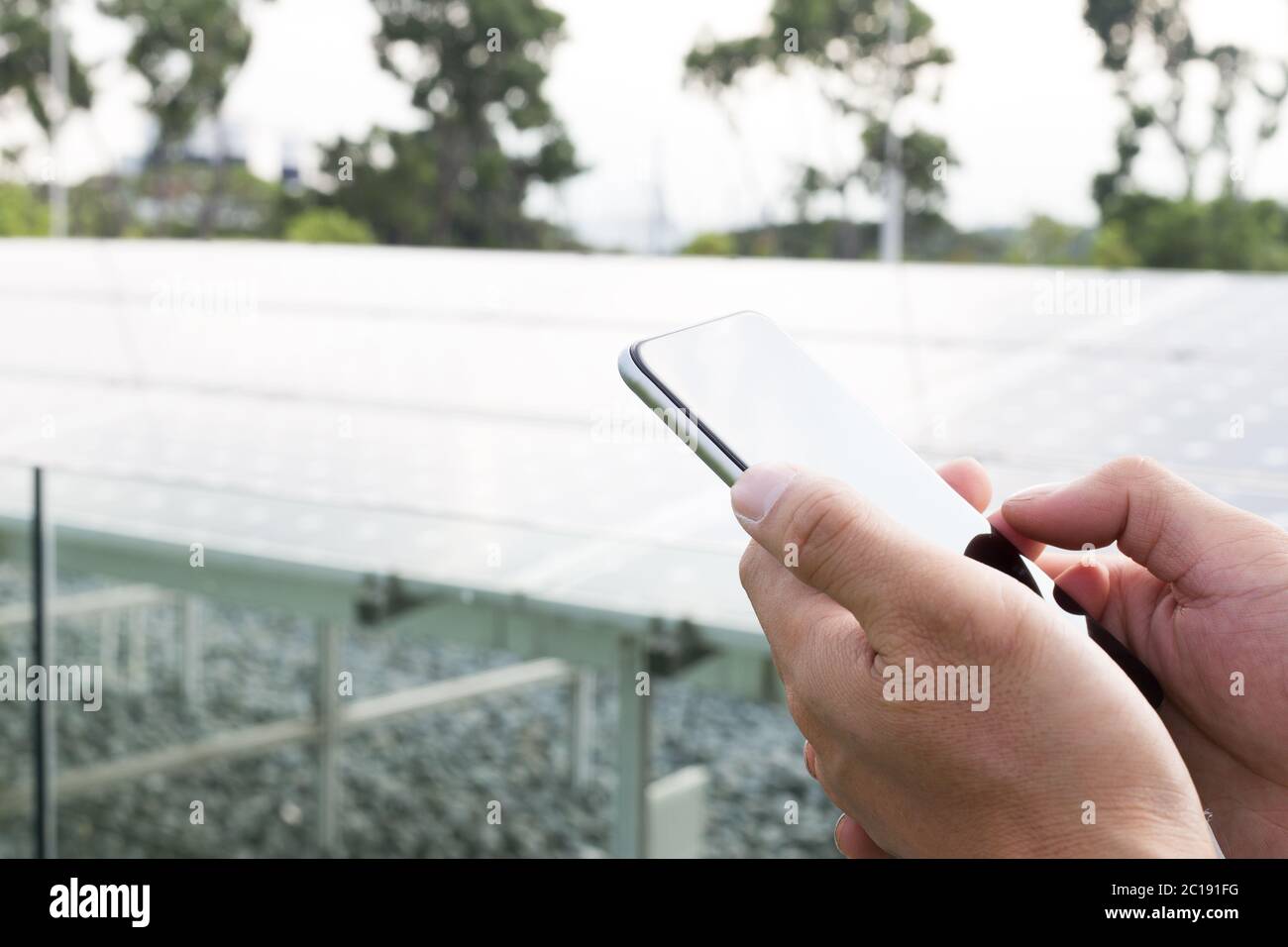 hand with mobile phone outdoors Stock Photo - Alamy