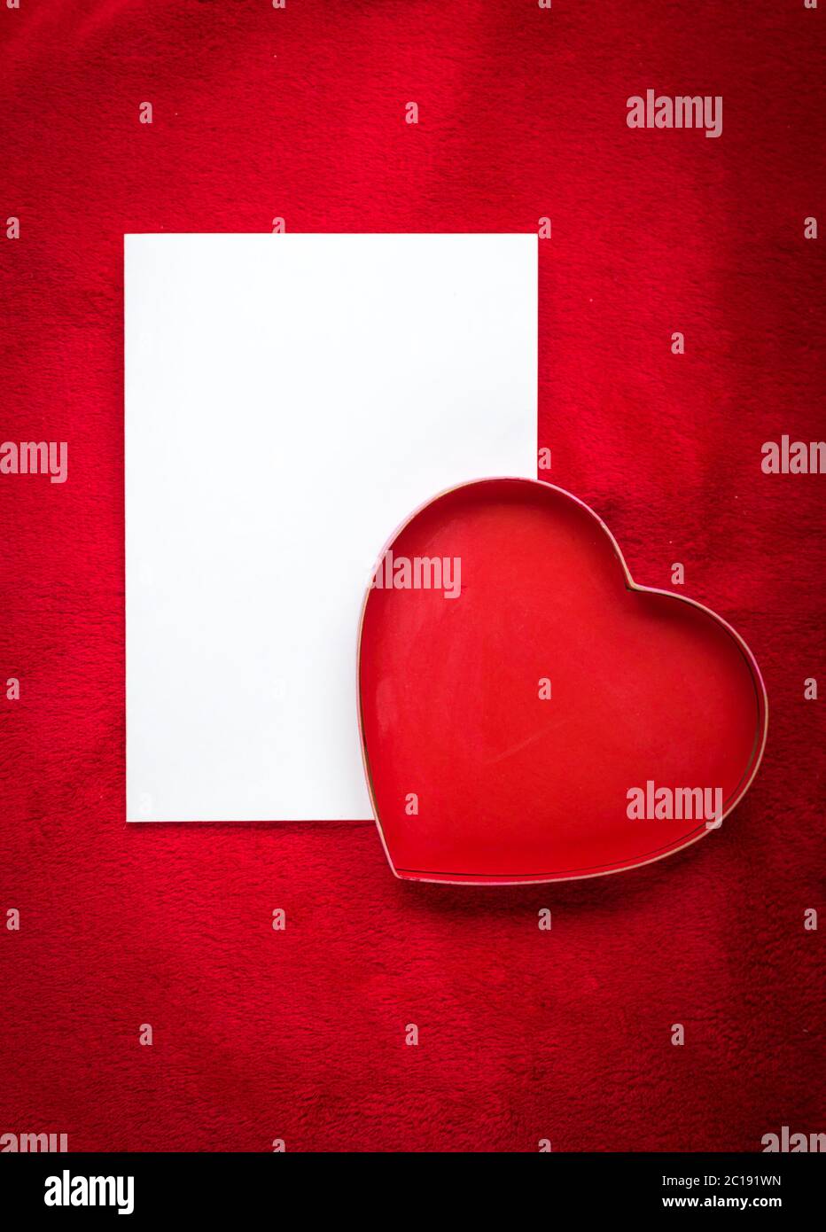 Envelope blank card confetti hi-res stock photography and images - Alamy