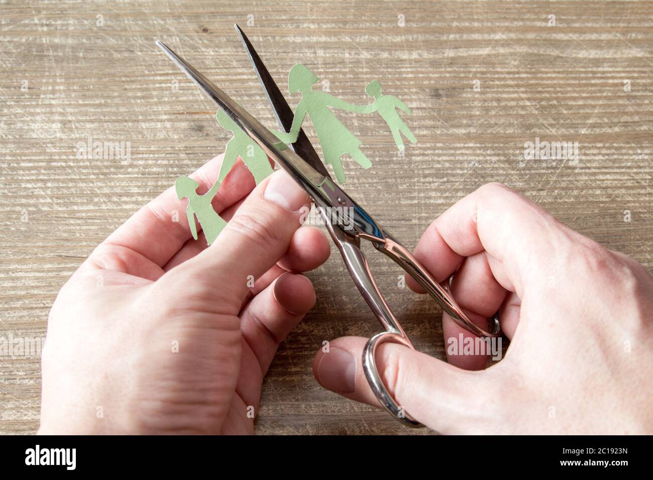 Scissors cutting paper hi-res stock photography and images - Alamy