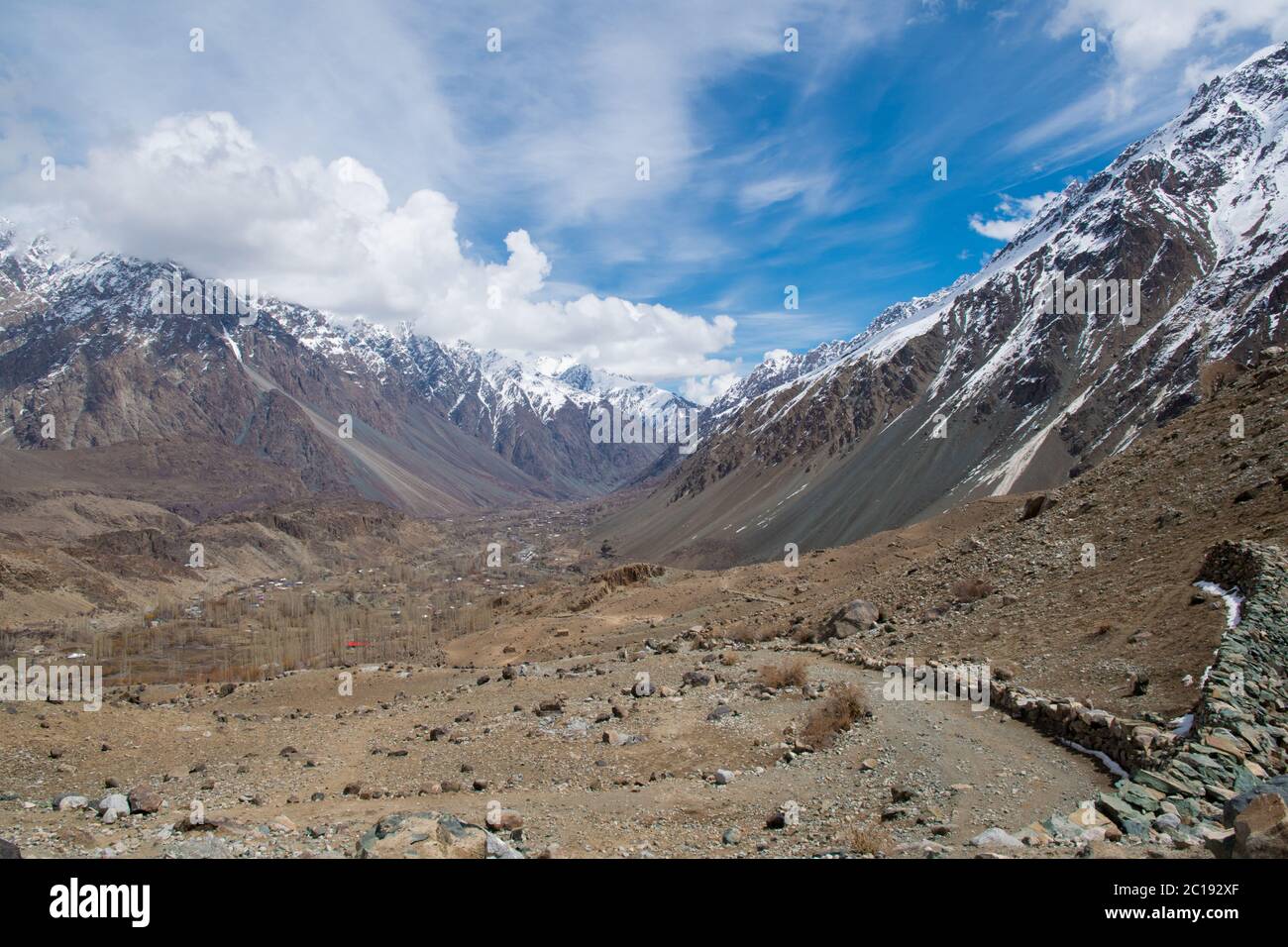 Road in Gupis in Ghizer valley gilgit baltistant Stock Photo - Alamy