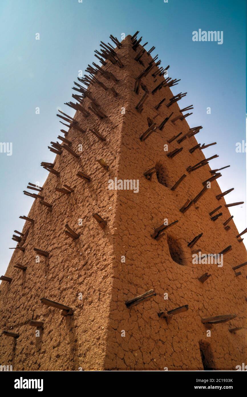 Exterior view to Grand mosque of Agadez, Niger Stock Photo - Alamy