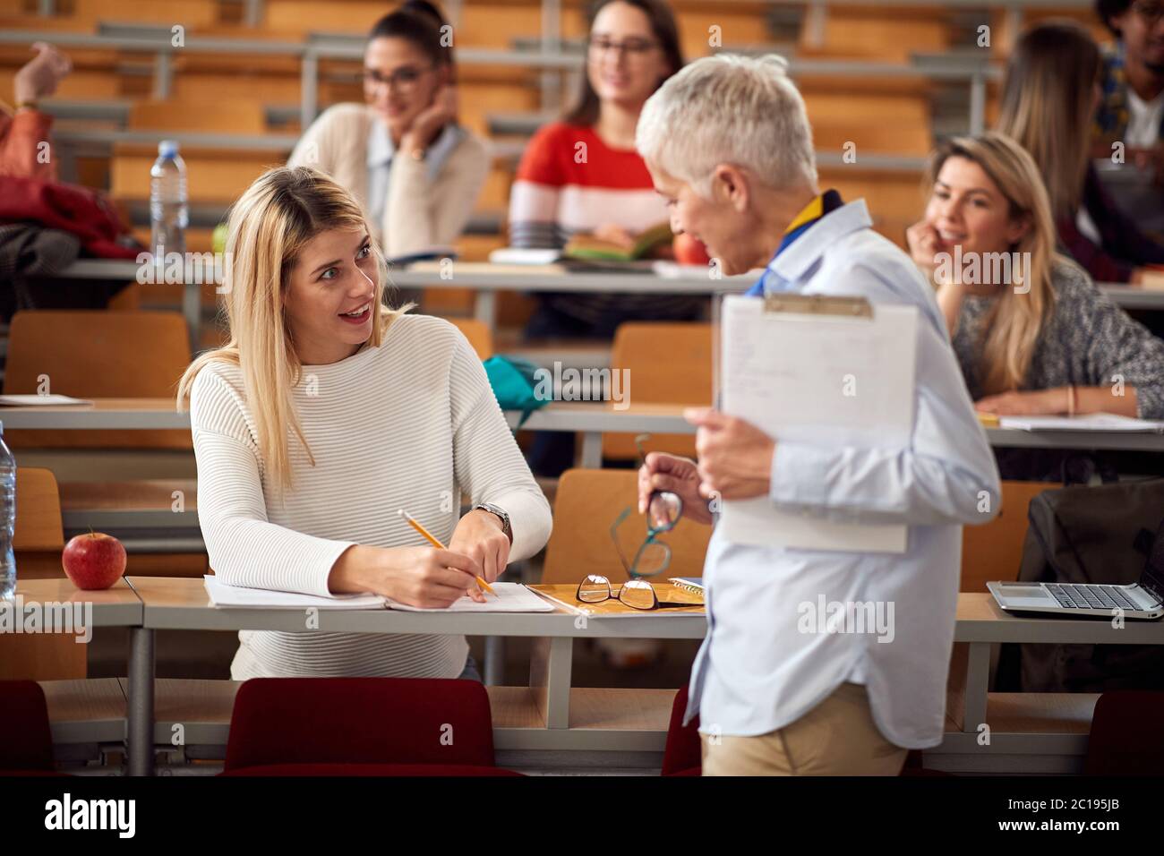 College age and speaker hi-res stock photography and images - Alamy