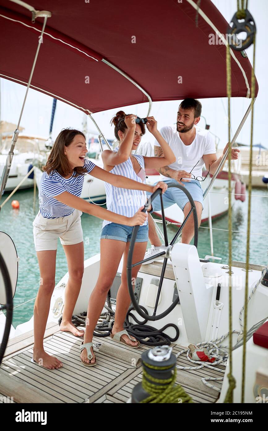 Friends sailing ship hi-res stock photography and images - Alamy