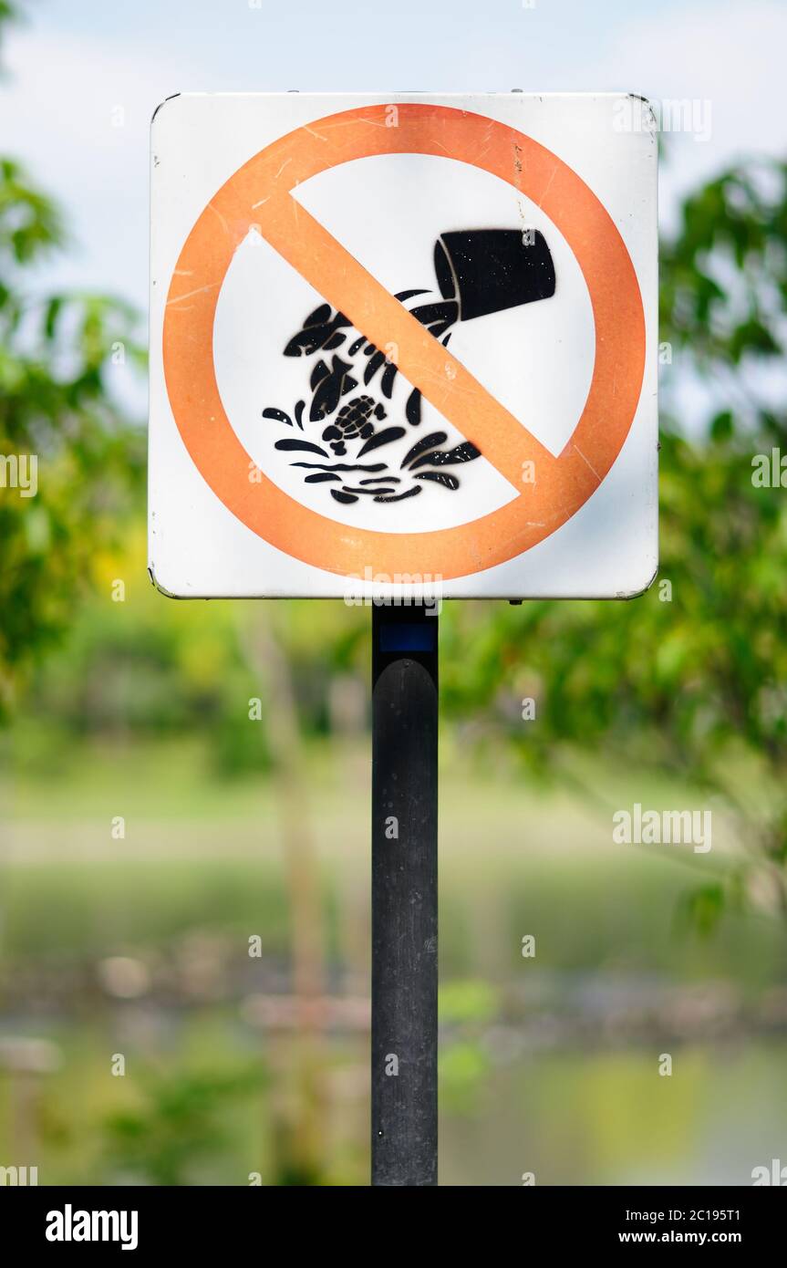 No Dumping of Aquatic Animals Sign Stock Photo - Alamy