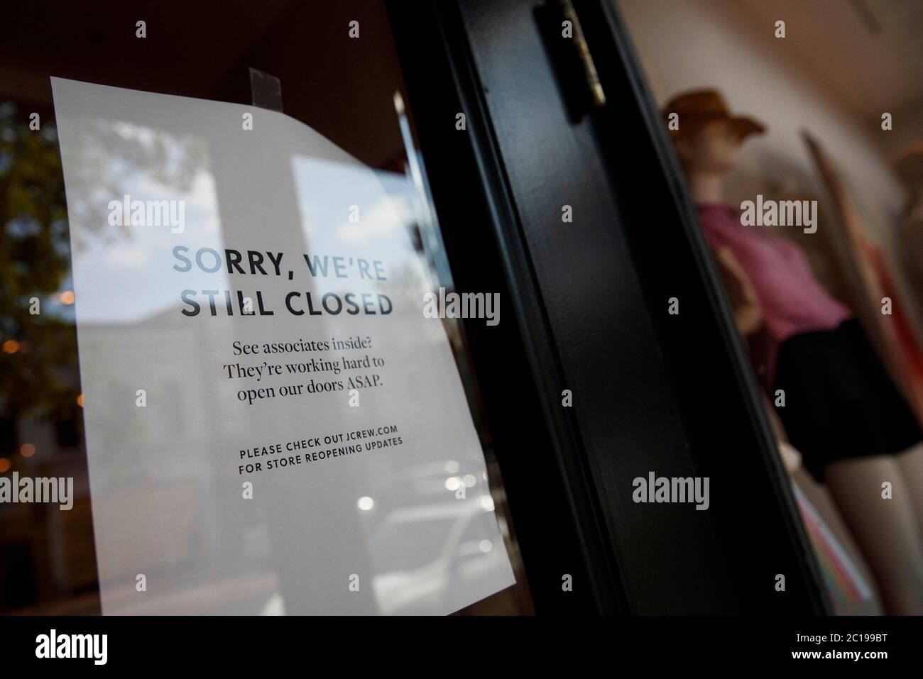 Washington dc store closed covid hi-res stock photography and images ...