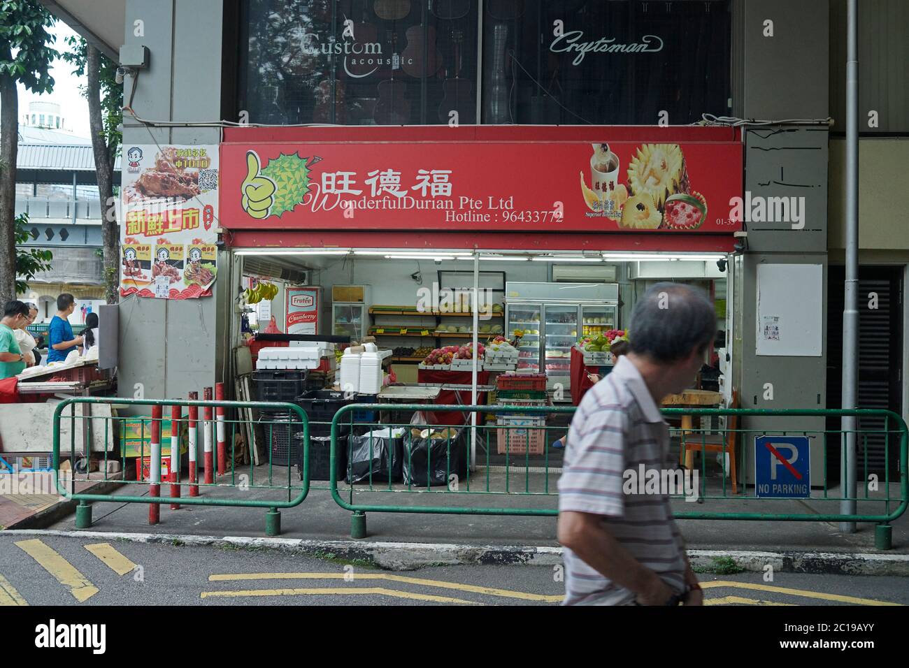 Typical cornershop in the city centre of Singapore in daylight Stock ...