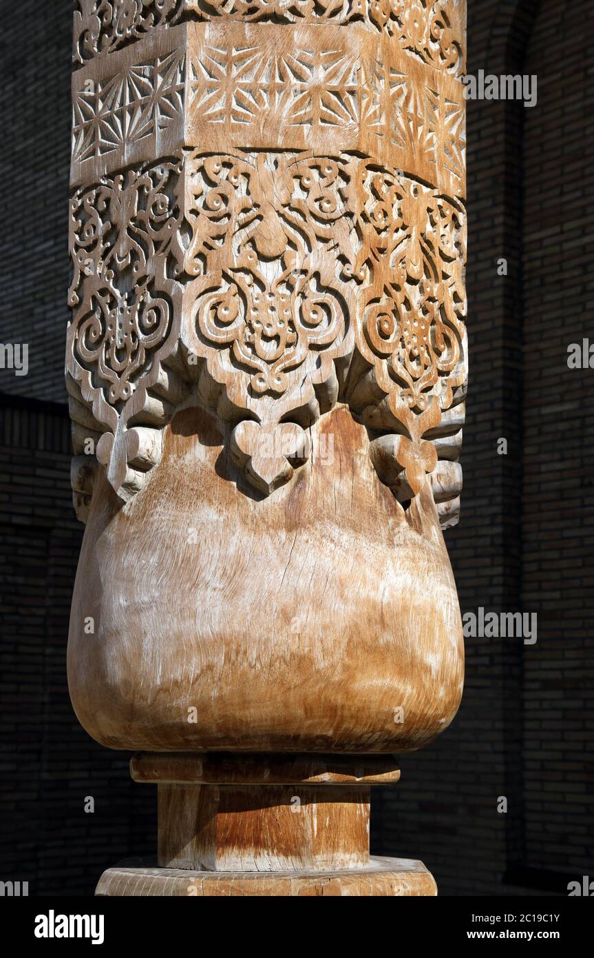 Carved wooden column, Uzbekistan Stock Photo - Alamy