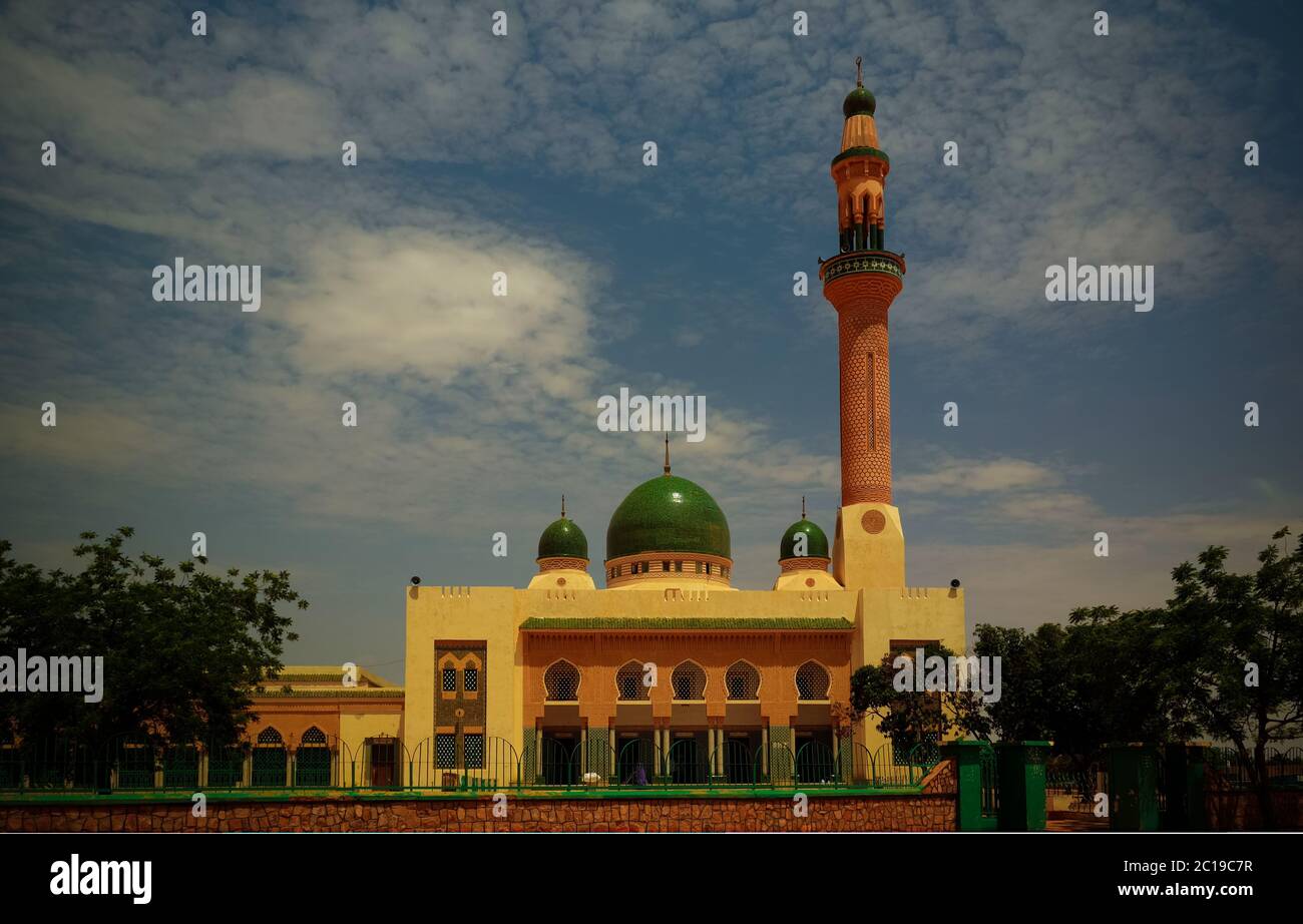exterior view to Niamey Grand mosque in Niamey, Niger Stock Photo - Alamy