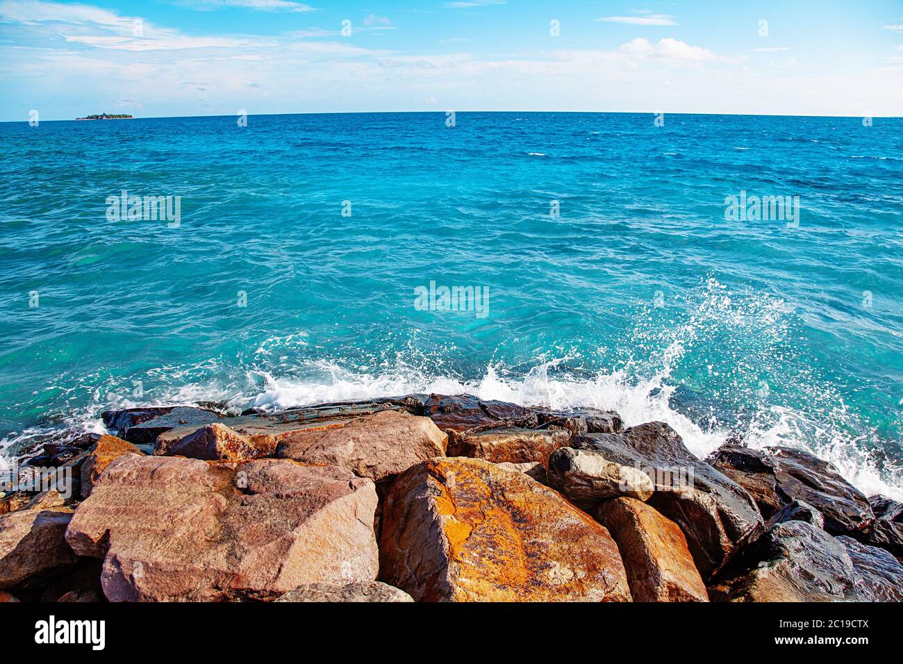 Maldive islands rock bay with ocean waves Stock Photo - Alamy