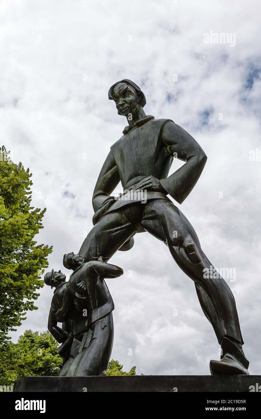 Statue in front of the national maritime museum hi-res stock ...