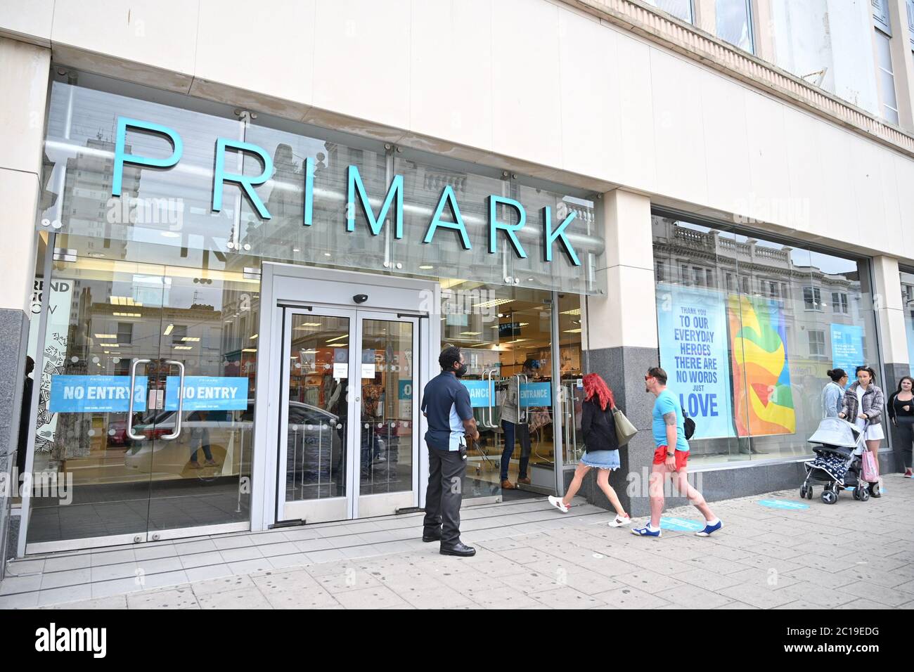 Primark brighton hi-res stock photography and images - Alamy