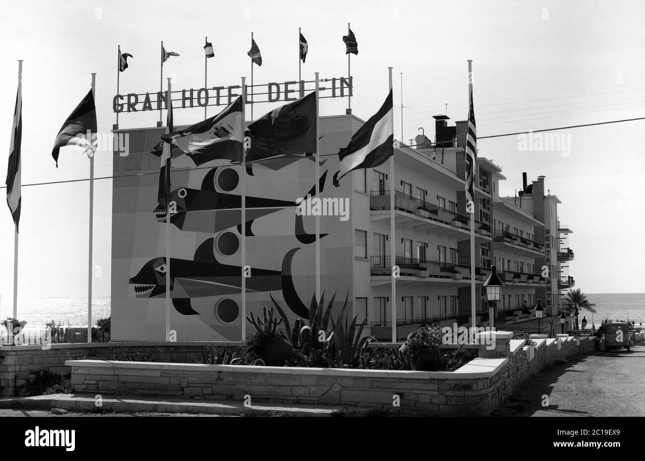 HOTEL DELFIN CONSTRUIDO EN 1963 - FOTOGRAFIA EN BLANCO Y NEGRO - AÑOS ...