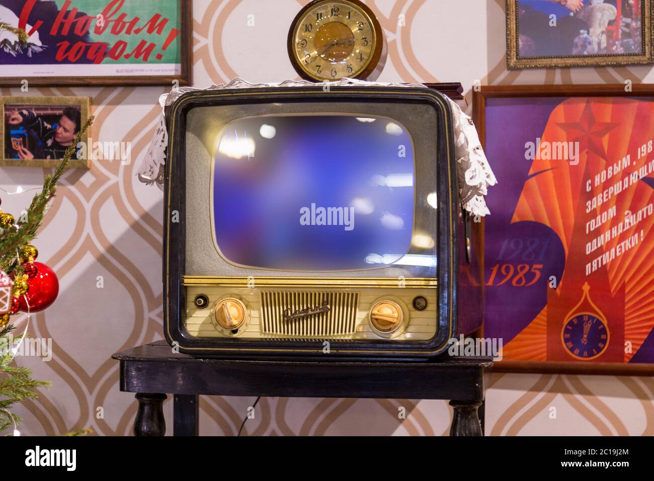 1950s color tv set hi-res stock photography and images - Alamy
