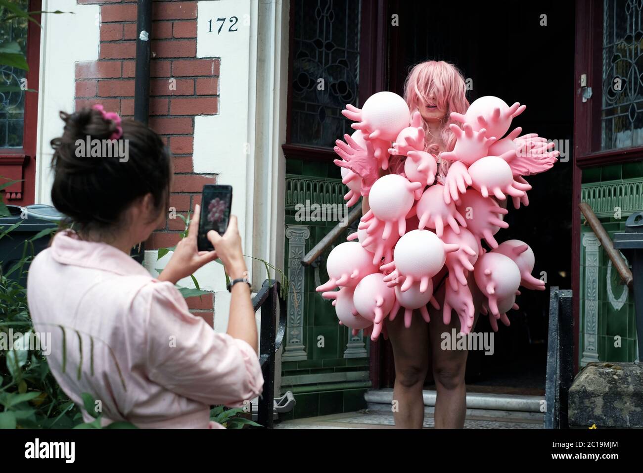 Street-Party Entertainers Kitsch & Sync Collective Stock Photo - Alamy