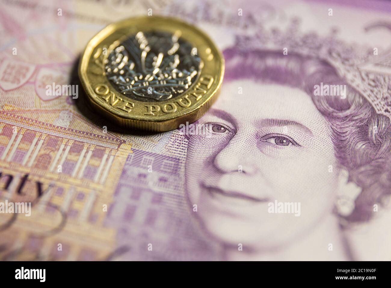 Pound coin queen elizabeth ii hi-res stock photography and images - Alamy