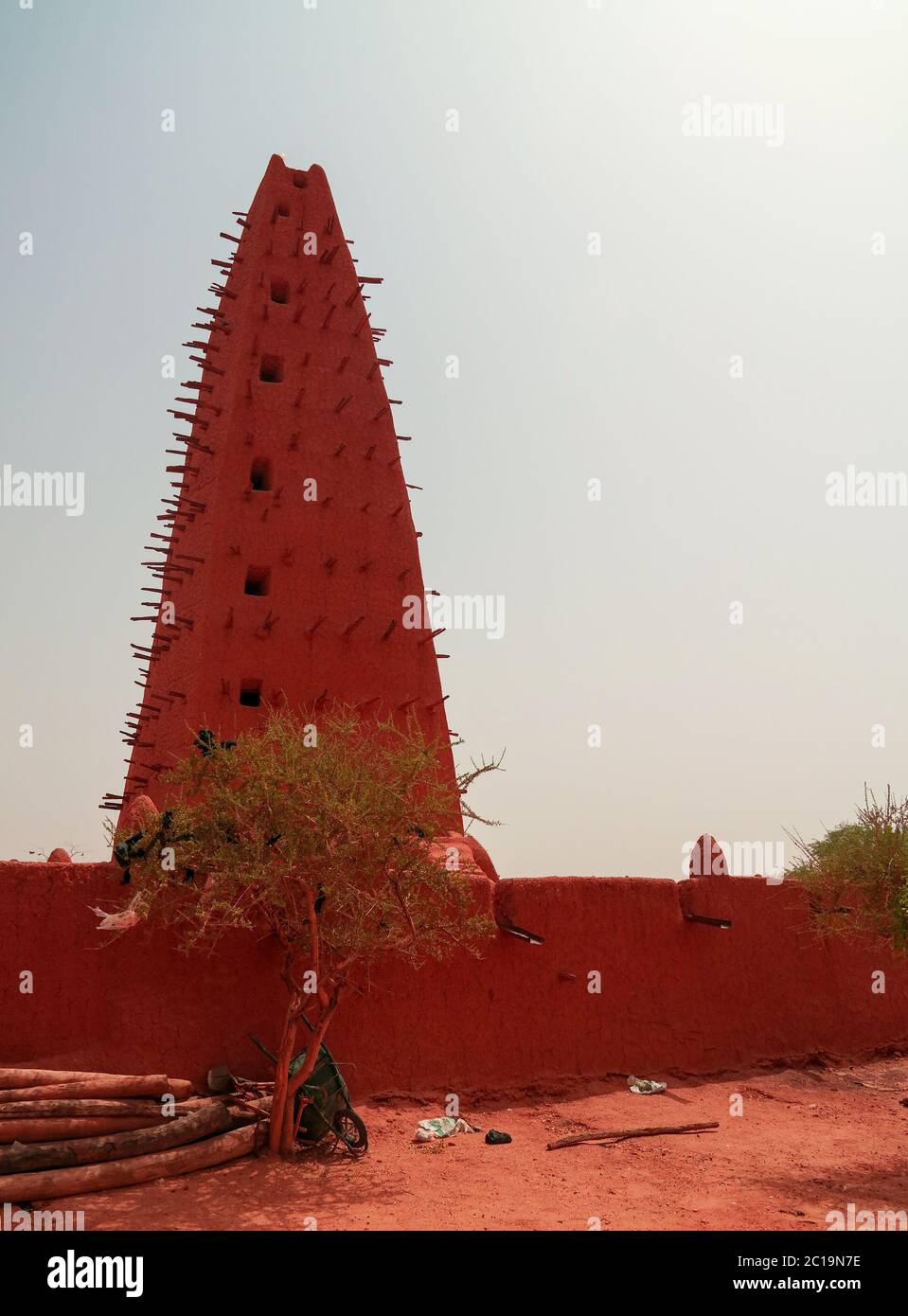 Exterior view to Grand mosque of Agadez, Niger Stock Photo - Alamy