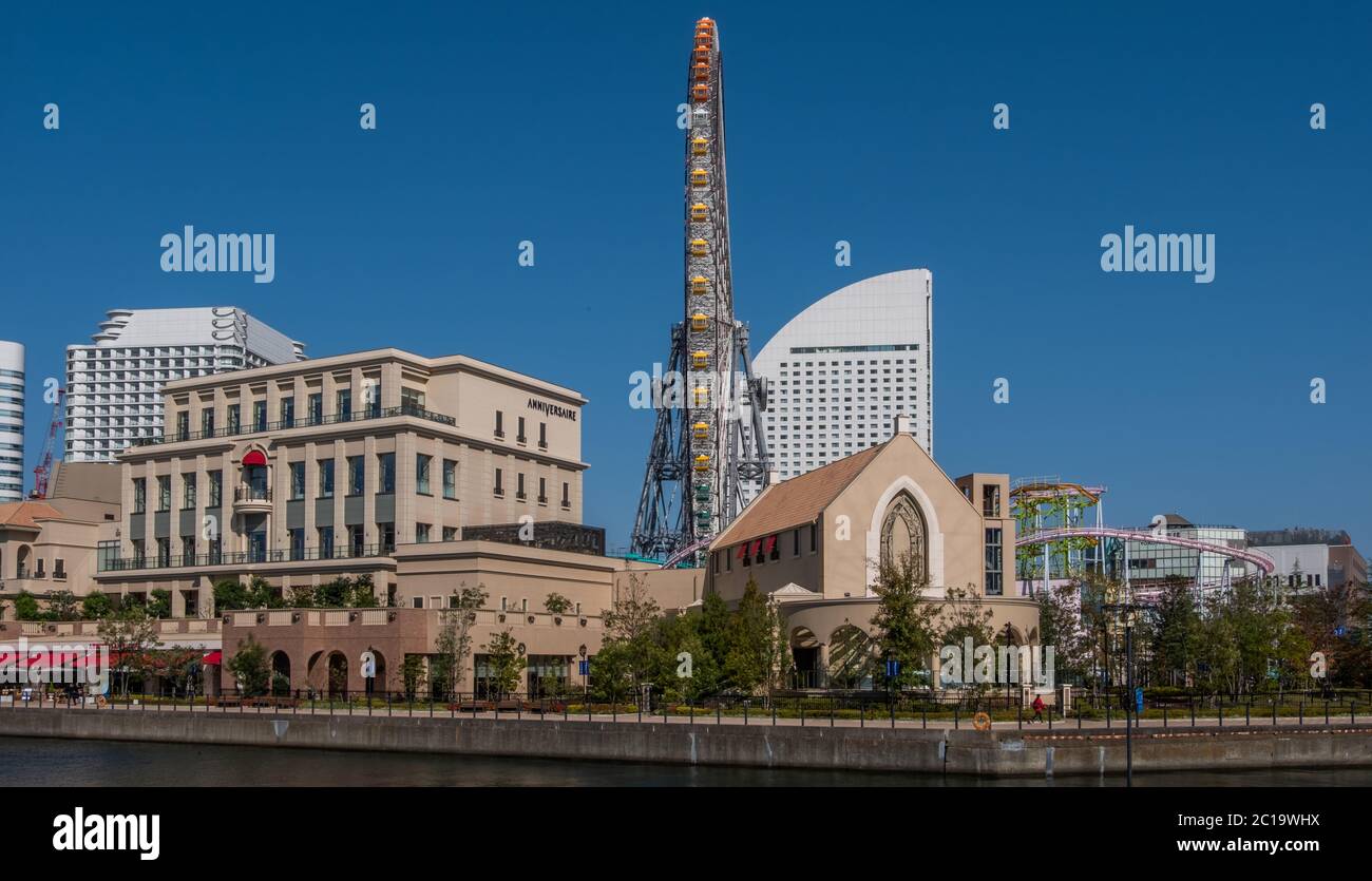 Giant ferris wheel and other buildings at Yokohama waterfront, Japan ...