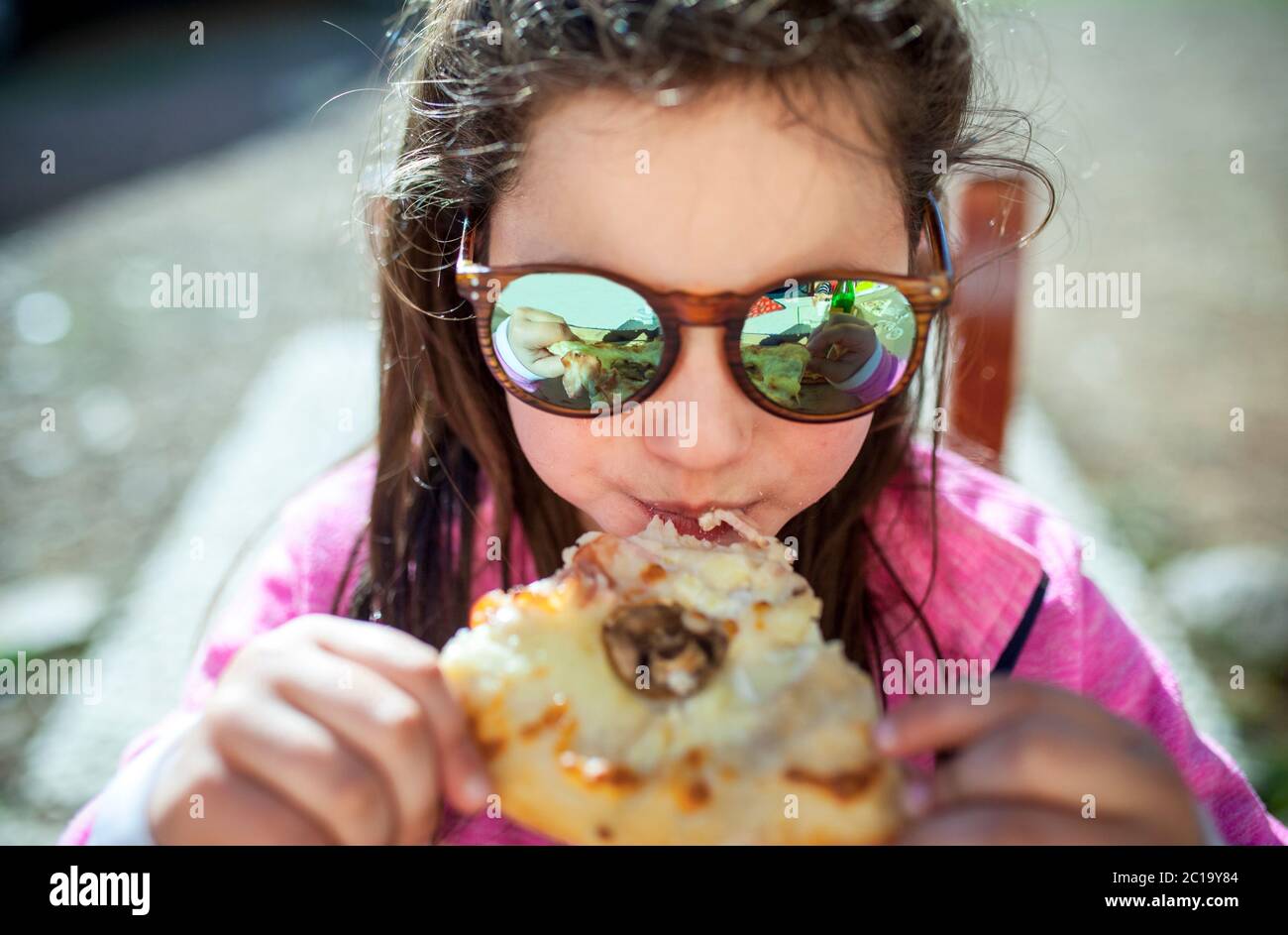 Hand holding out mirror hi-res stock photography and images - Alamy