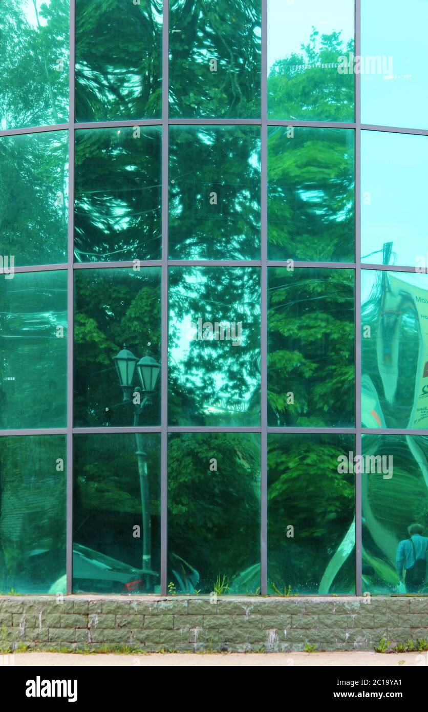 Center glass hi-res stock photography and images - Alamy