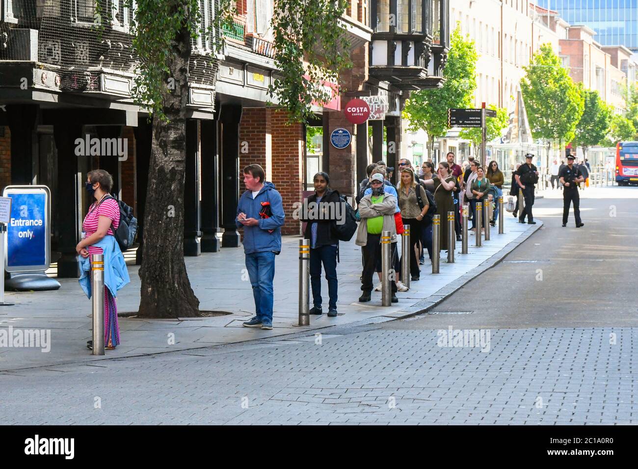 Shoppers queue outside sports direct hi-res stock photography and ...