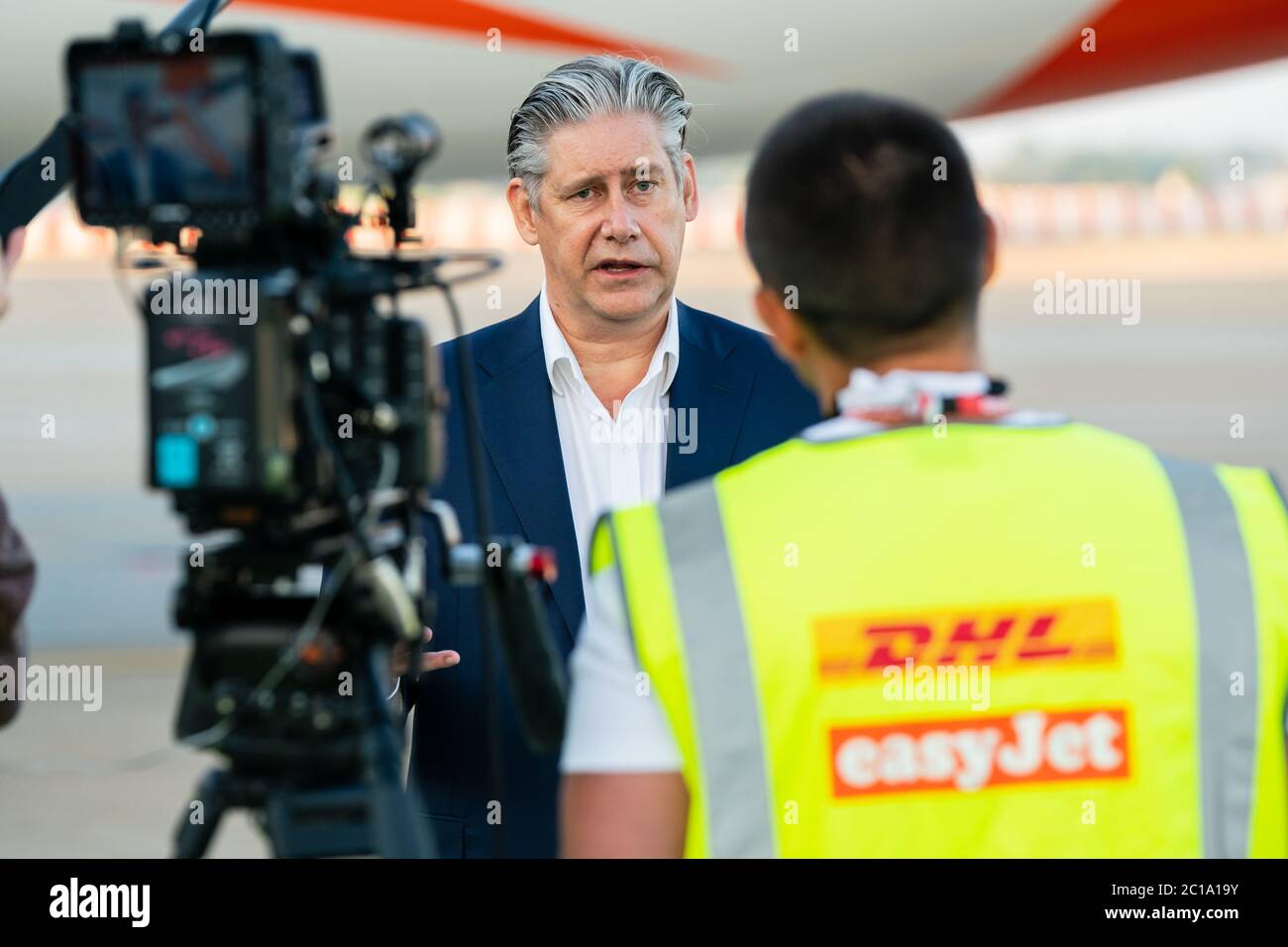 EasyJet CEO Johan Lundgren interviewed by TV Stock Photo - Alamy