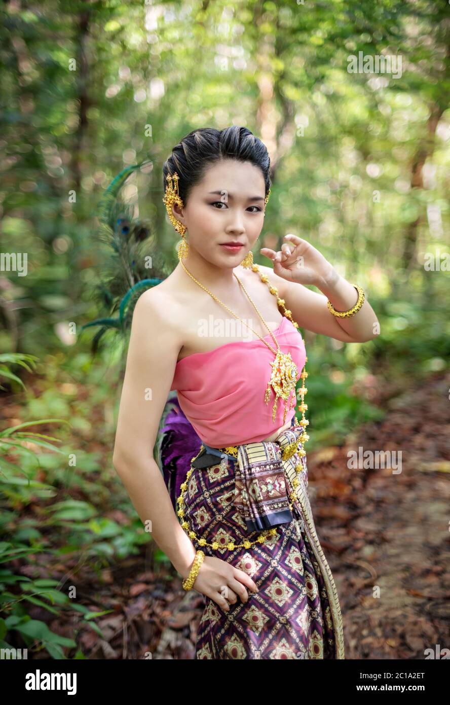Asian dresses hi-res stock photography and images - Alamy