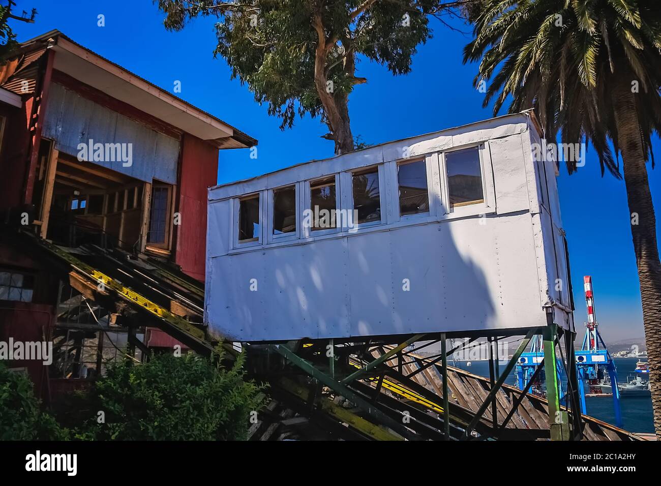 Valparaiso funicular unesco hi-res stock photography and images - Alamy