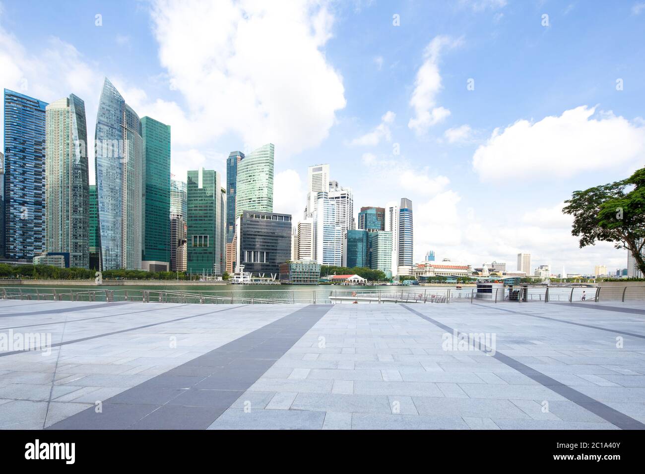 Empty sidewalk modern buildings hi-res stock photography and images - Alamy