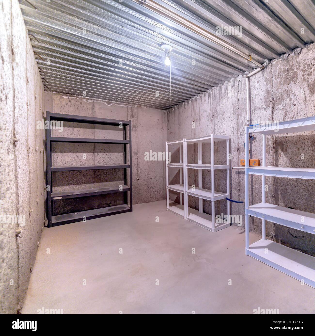 Empty racks hi-res stock photography and images - Alamy