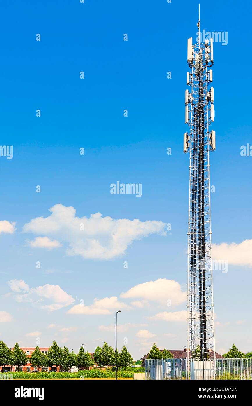 Cell phone signal tower hi-res stock photography and images - Alamy