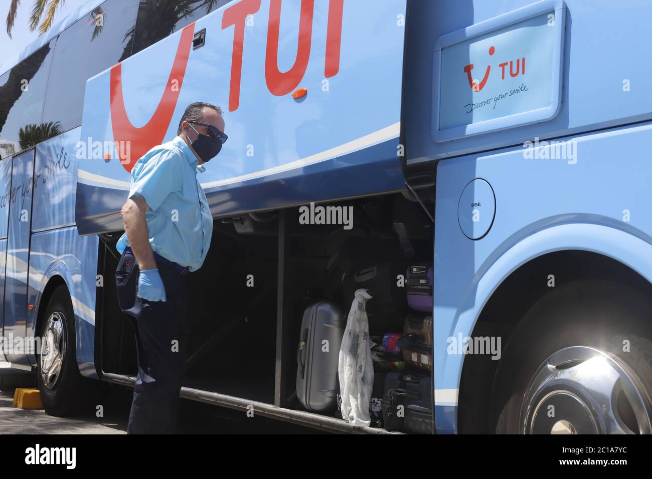 Tui bus hi-res stock photography and images - Alamy