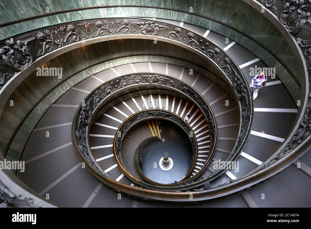 Sweeping staircase hi-res stock photography and images - Alamy